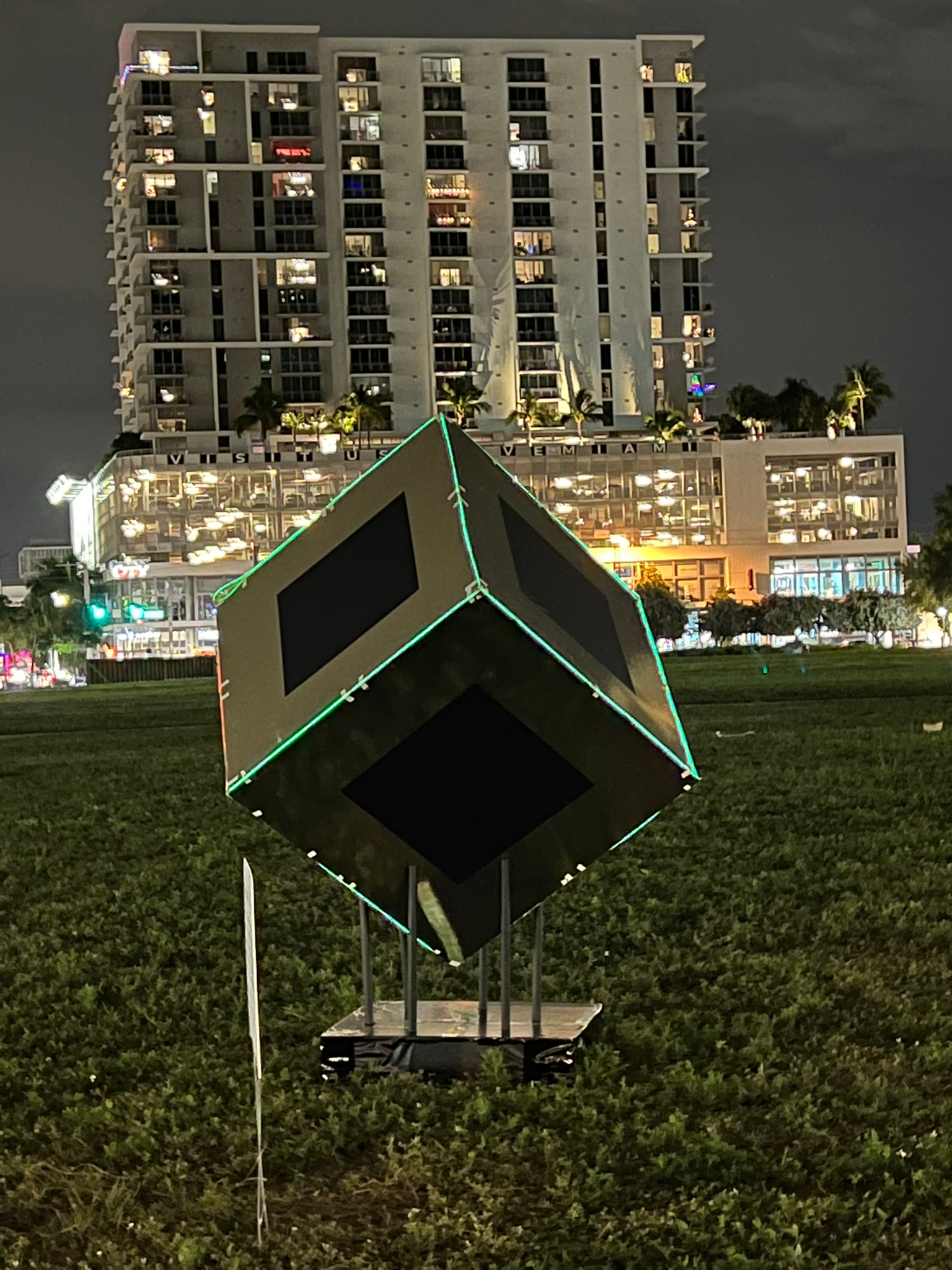 Cube Balance - Art Miami Magazine - Art news