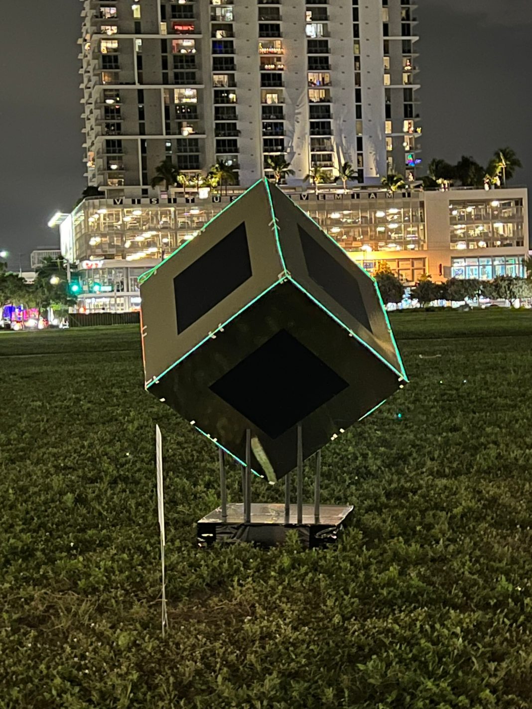 Cube Balance | Art Miami Magazine